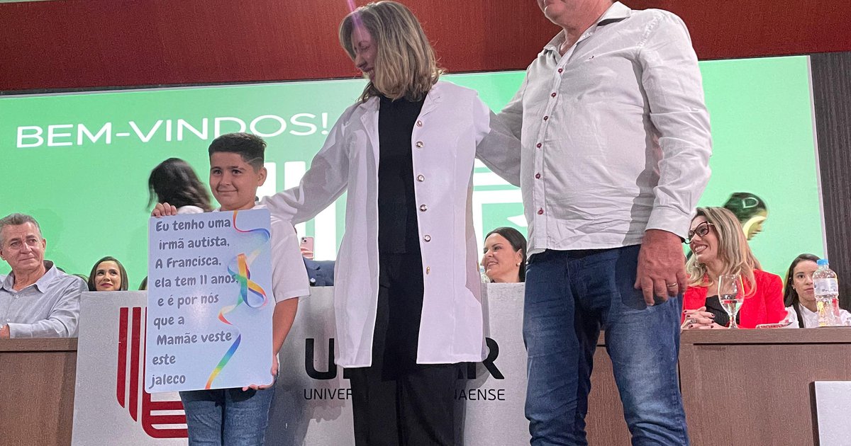 Acadêmicos de Biomedicina da Unipar de Guaíra participam da 1ª Cerimônia do Jaleco em Guaíra ...